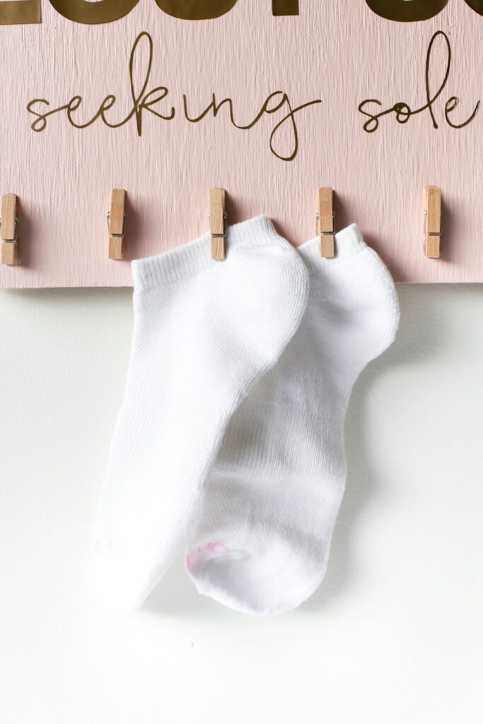 DIY Lost Socks Sign Tutorial – Salty Canary