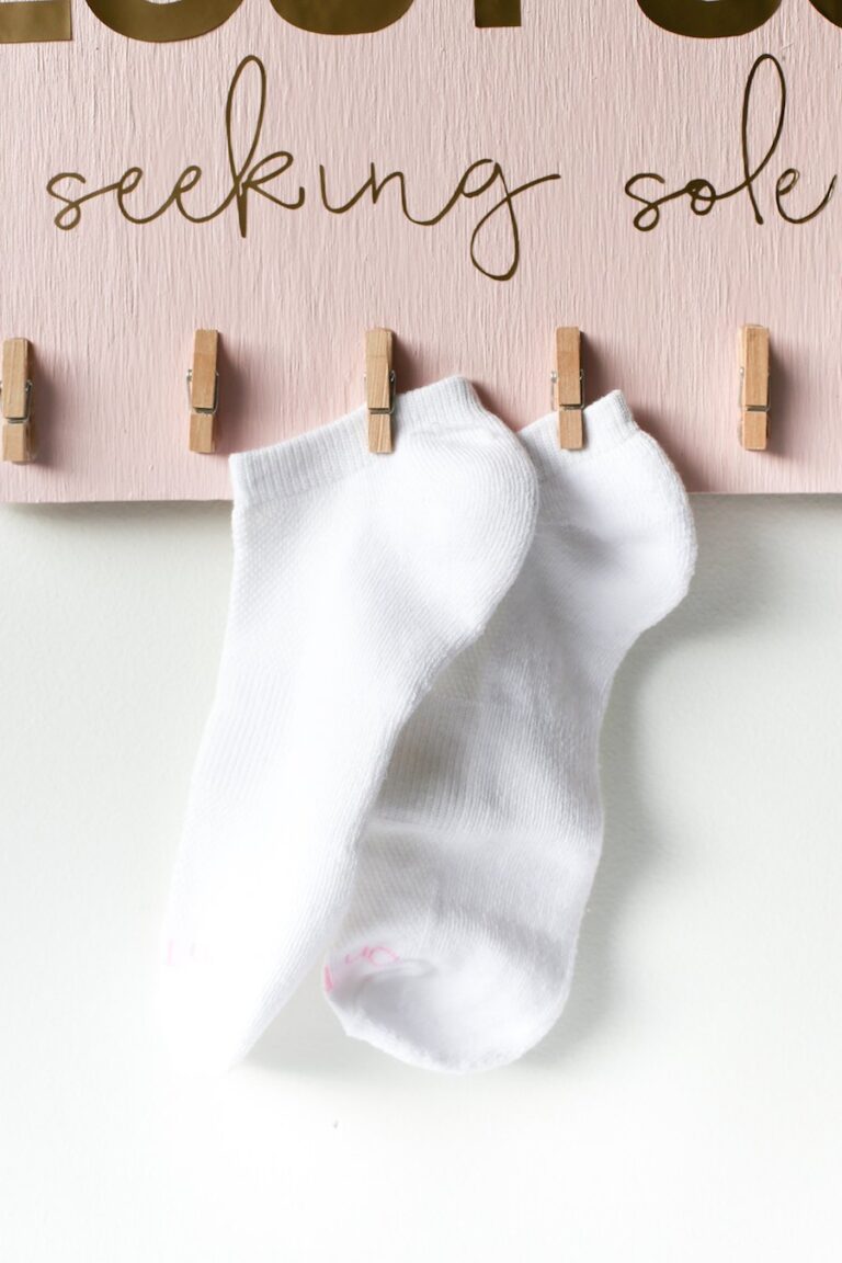 DIY Lost Socks Sign Tutorial – Salty Canary