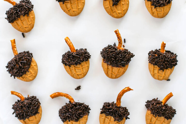 How to Set Up a Pie Bar for Thanksgiving - Salty Canary
