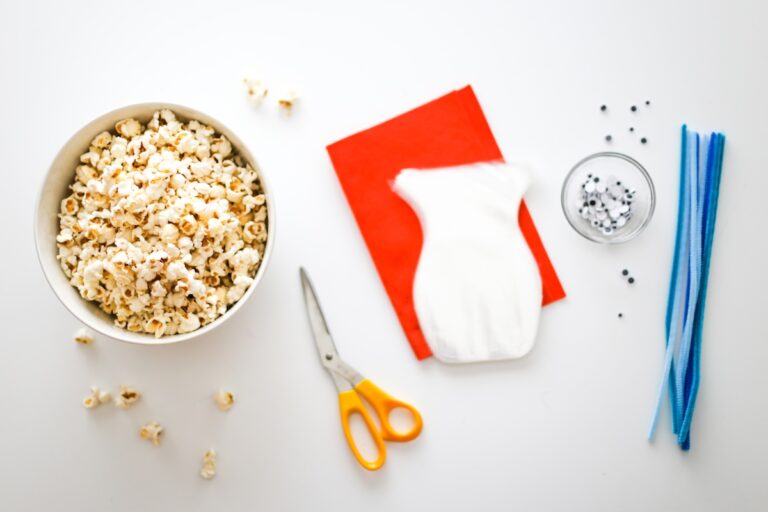 DIY Snowman Popcorn Treat Balls – Salty Canary