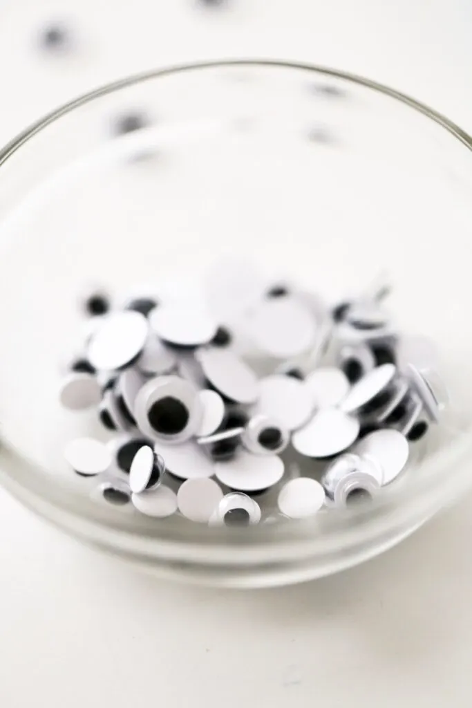 DIY Snowman Popcorn Treat Balls – Salty Canary