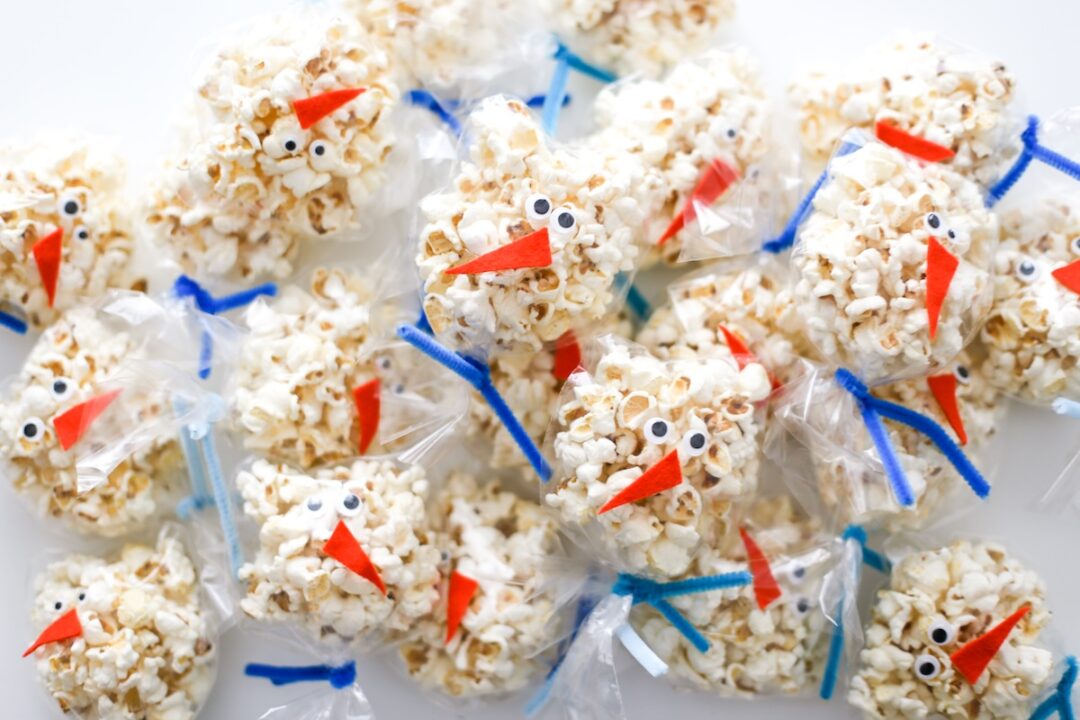 DIY Snowman Popcorn Treat Balls – Salty Canary